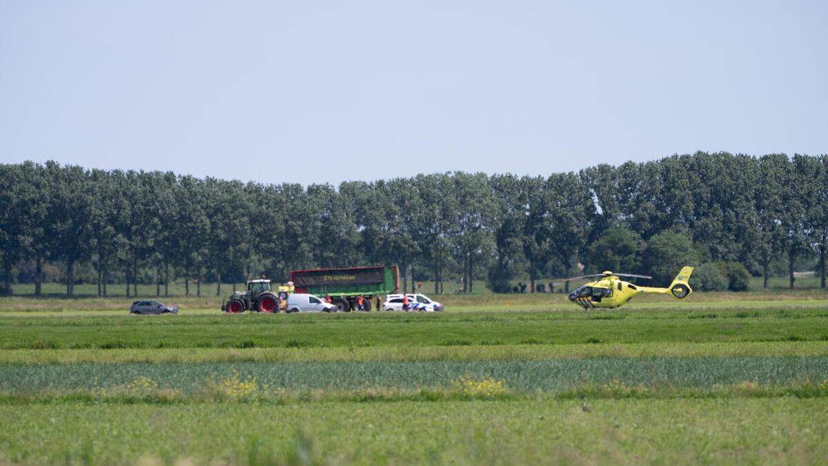 Bestuurder zwaargewond na val uit tractor in weiland Woubrugge ...