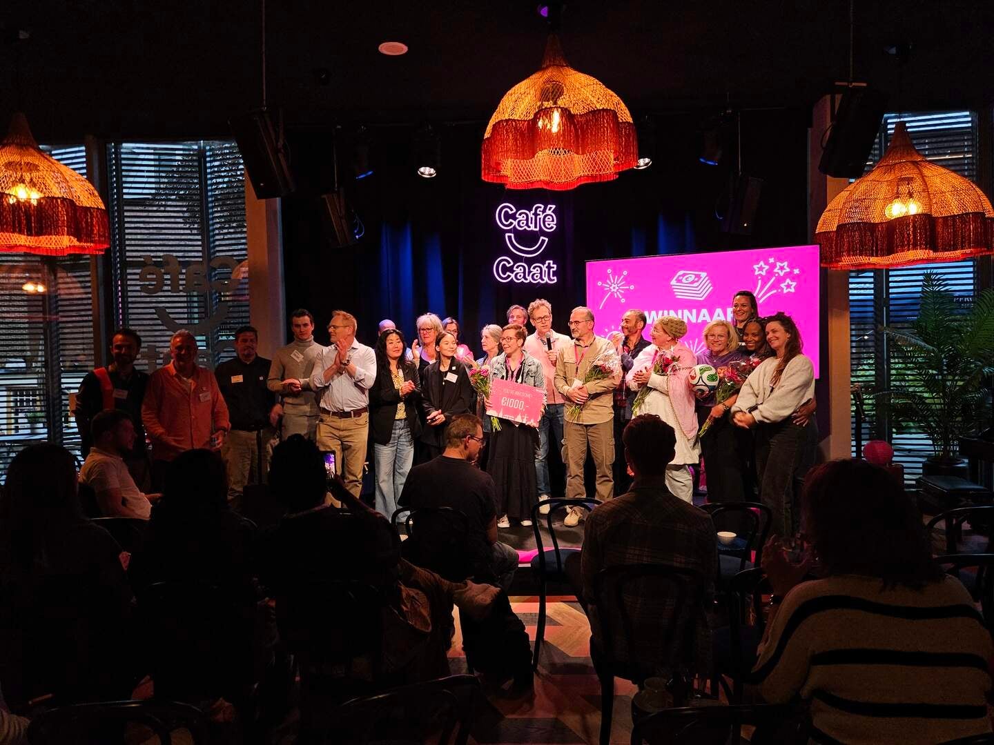 Dana (9) wint slapend de 15e ’pitch night’ van Awesome Leiden met idee ...