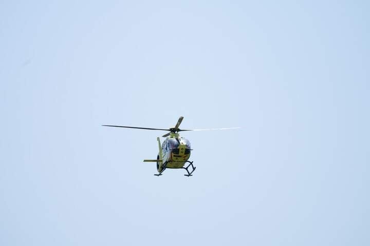 Bestuurder zwaargewond na val uit tractor in weiland Woubrugge ...