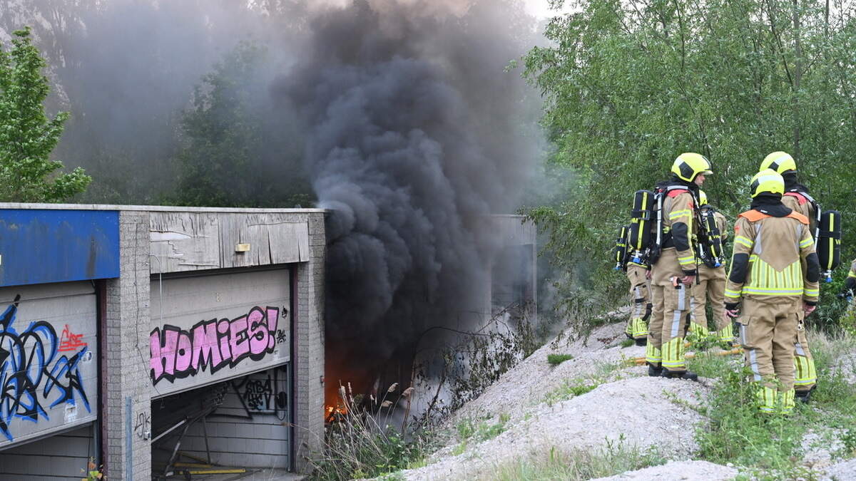 Veel rook vrijgekomen bij brand in garagebox Leiden | Leidsch Dagblad
