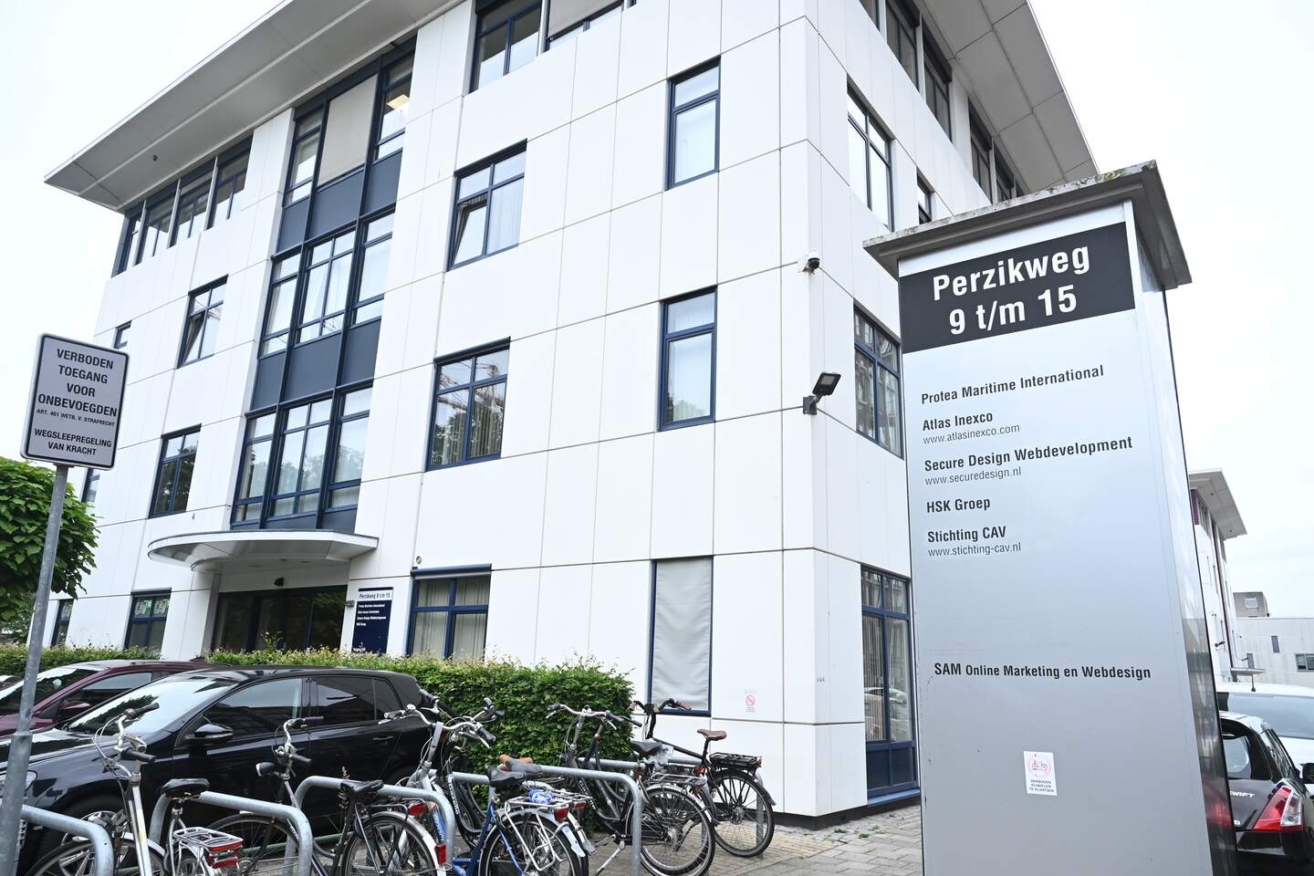 Bedrijfspand in Leiden ontruimd wegens gaslucht | Leidsch Dagblad