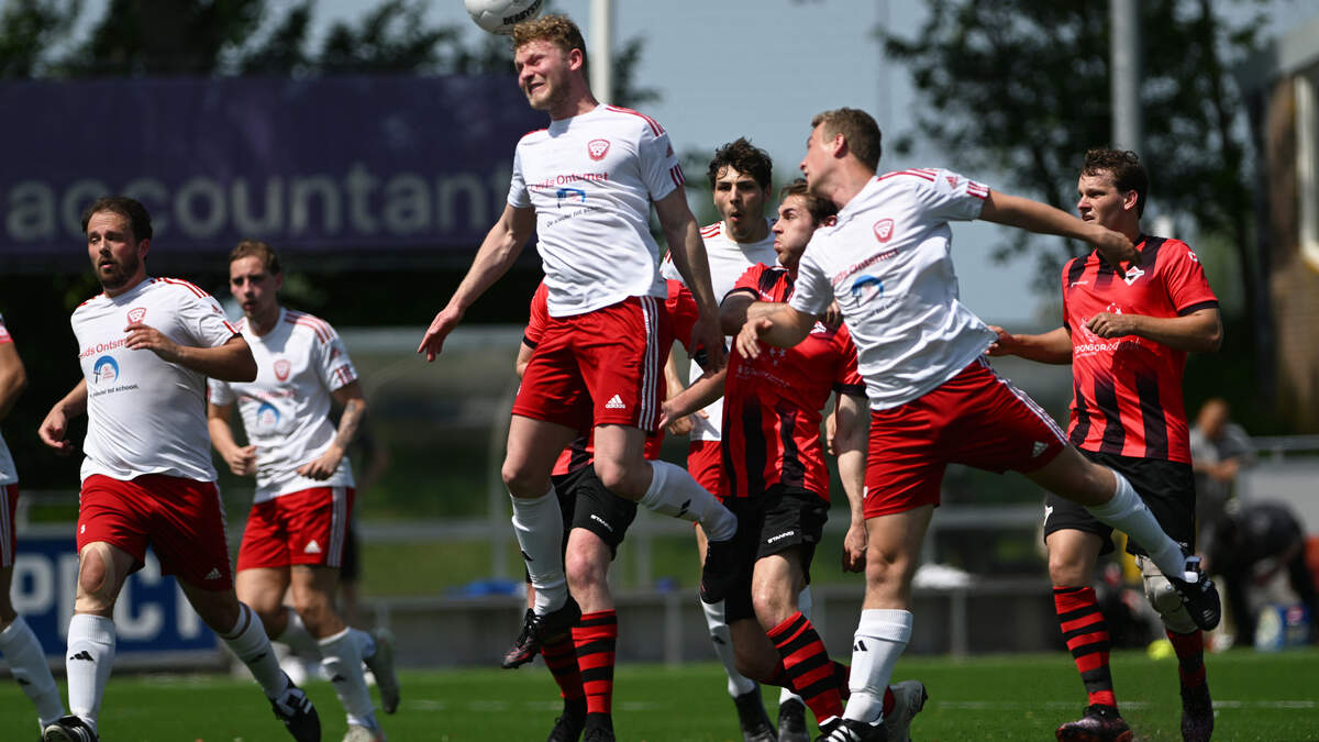 Docos wint overtuigend bij Teylingen en klimt op de valreep nét uit de ...