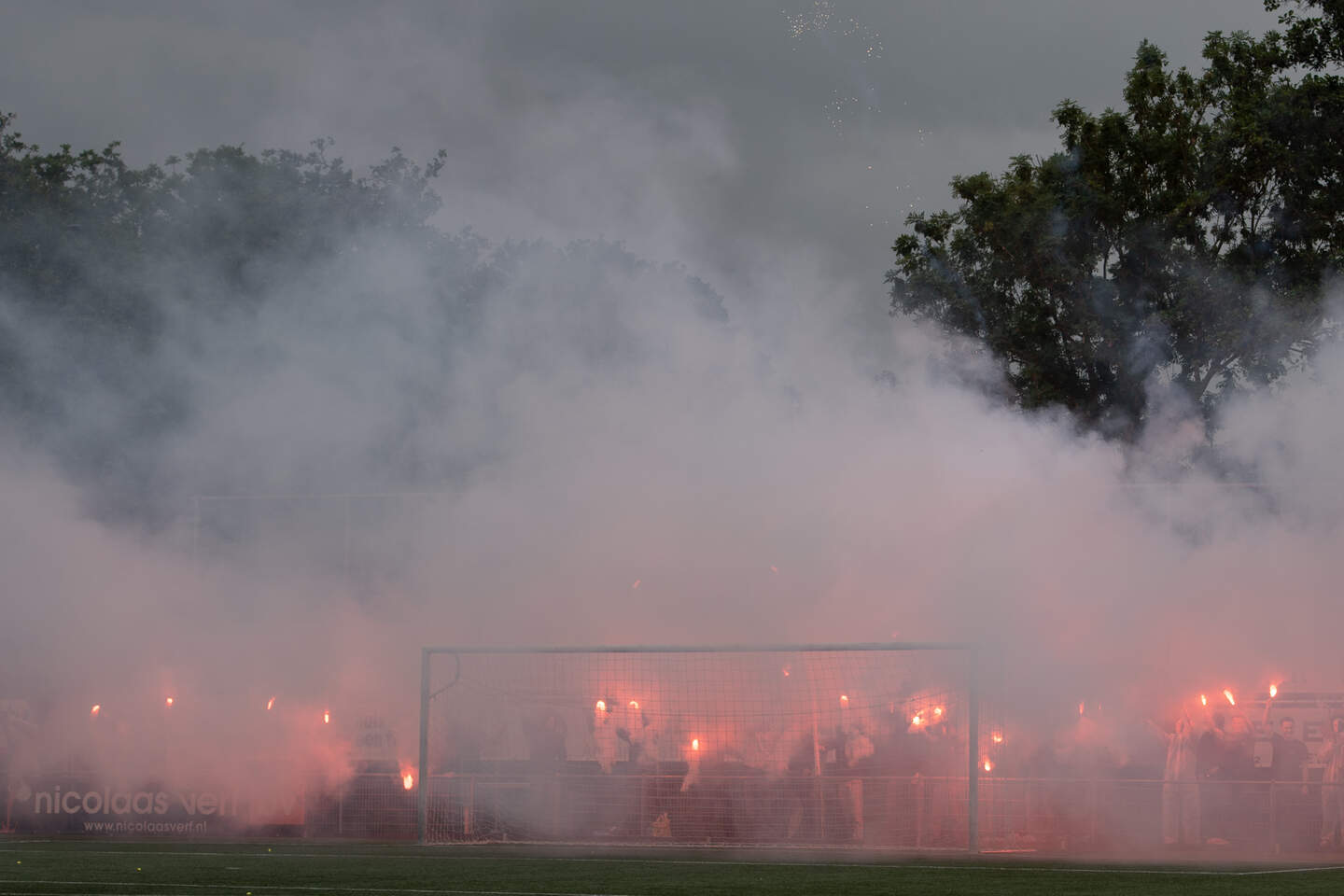 LFC kan zich niet oprichten in nacompetitie en blijft tweedeklasser ...