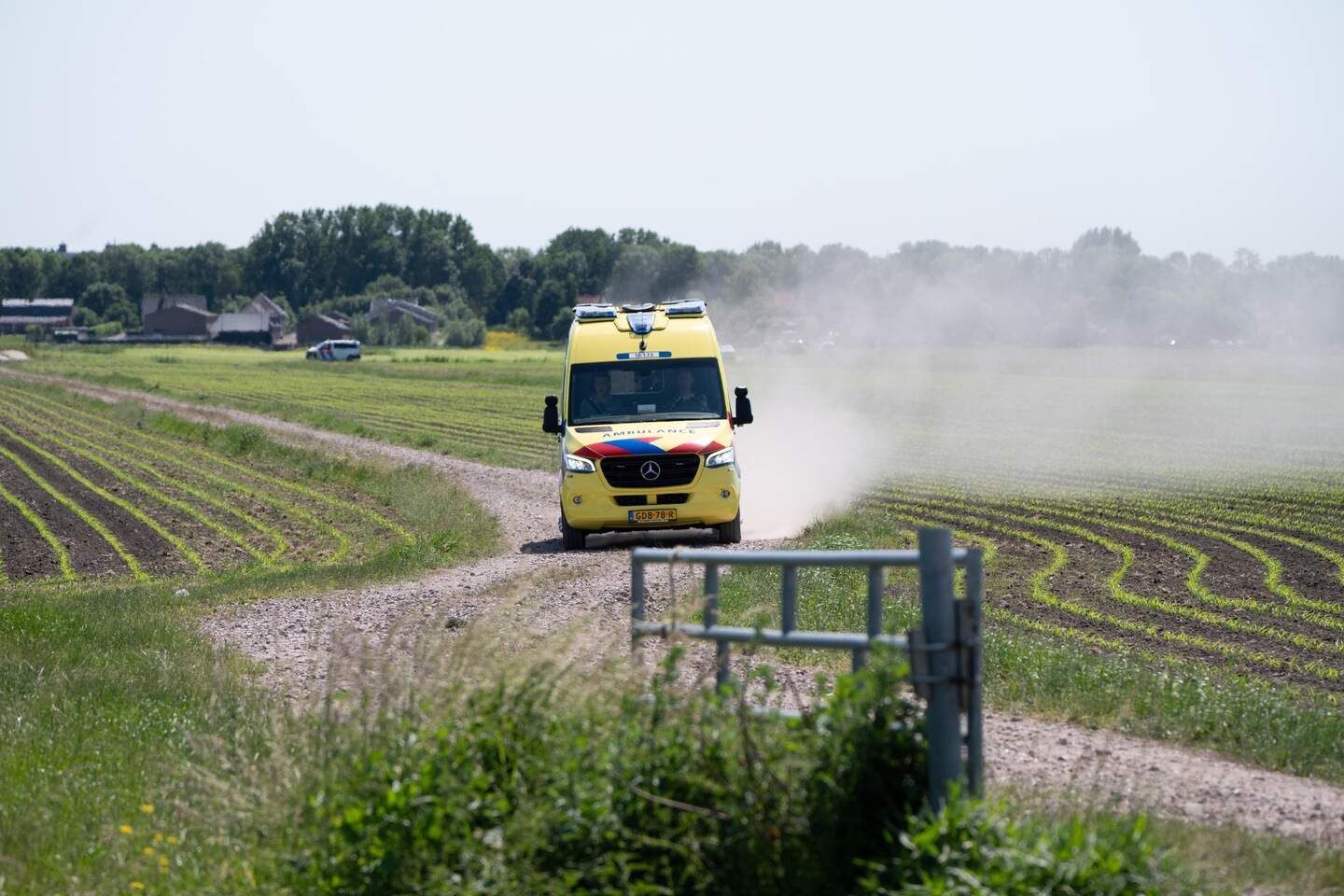 Bestuurder zwaargewond na val uit tractor in weiland Woubrugge ...
