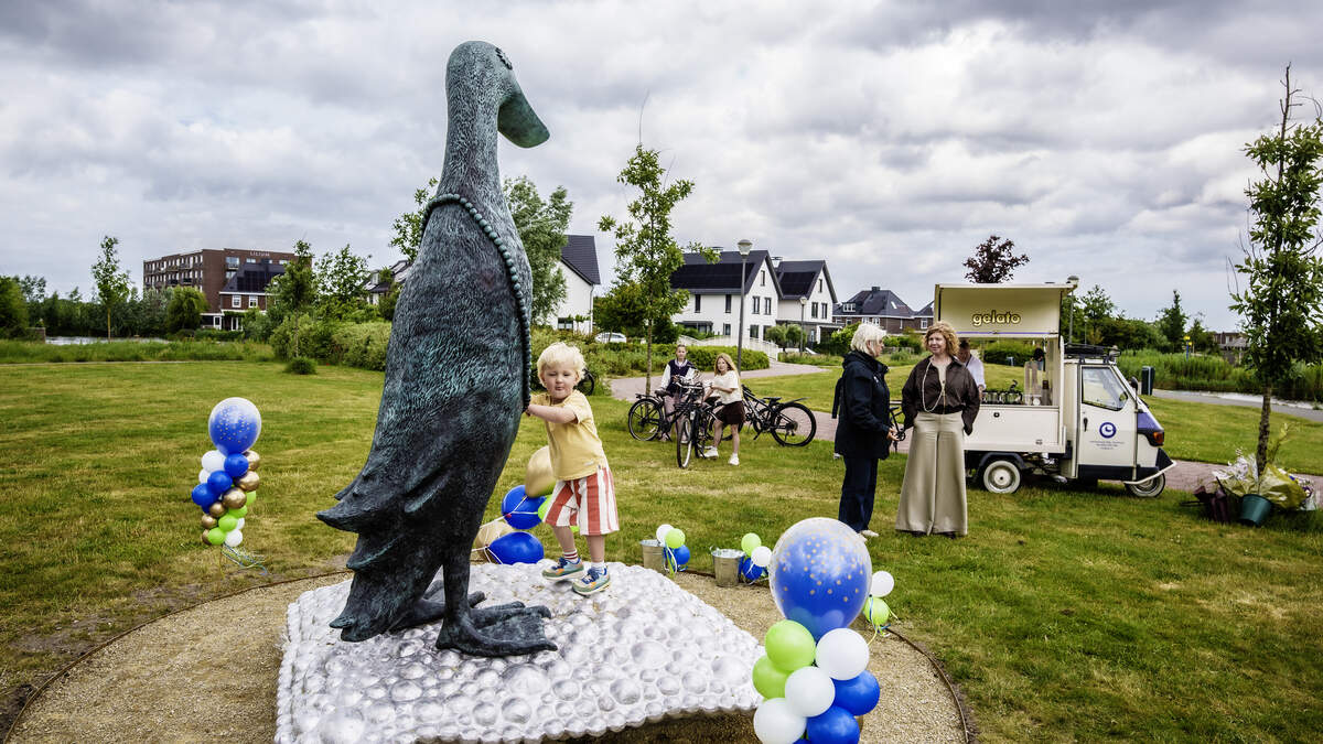 ’Le Canard Fabuleux’ strijkt neer als ware popster in park Molentocht ...