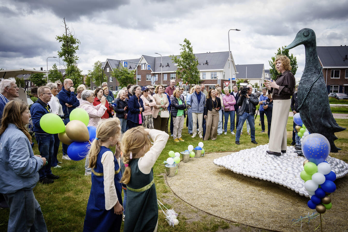 ’Le Canard Fabuleux’ strijkt neer als ware popster in park Molentocht ...