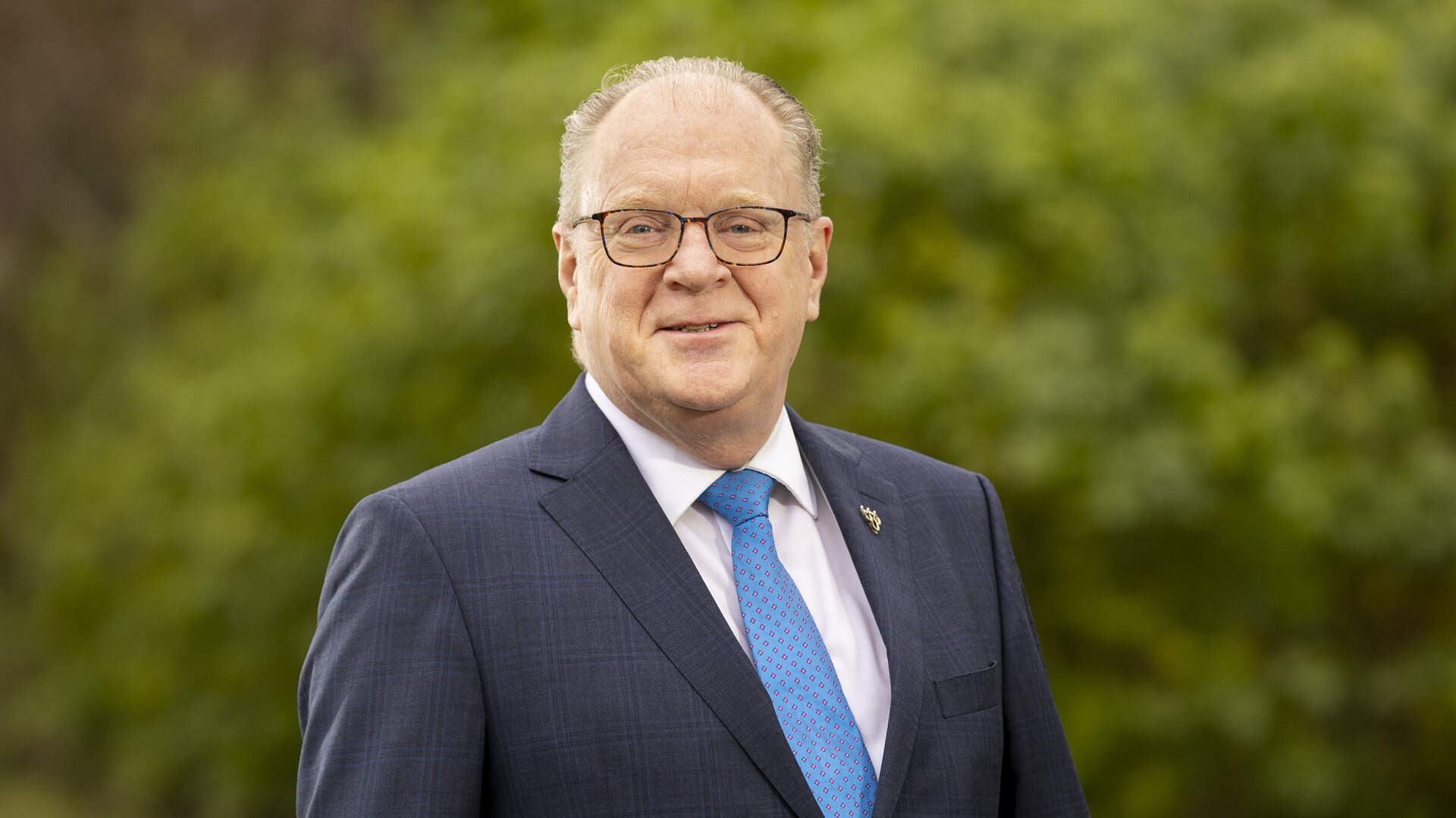 Voorschotense wethouder Hans van der Elst treedt per direct af. Hij wil ...